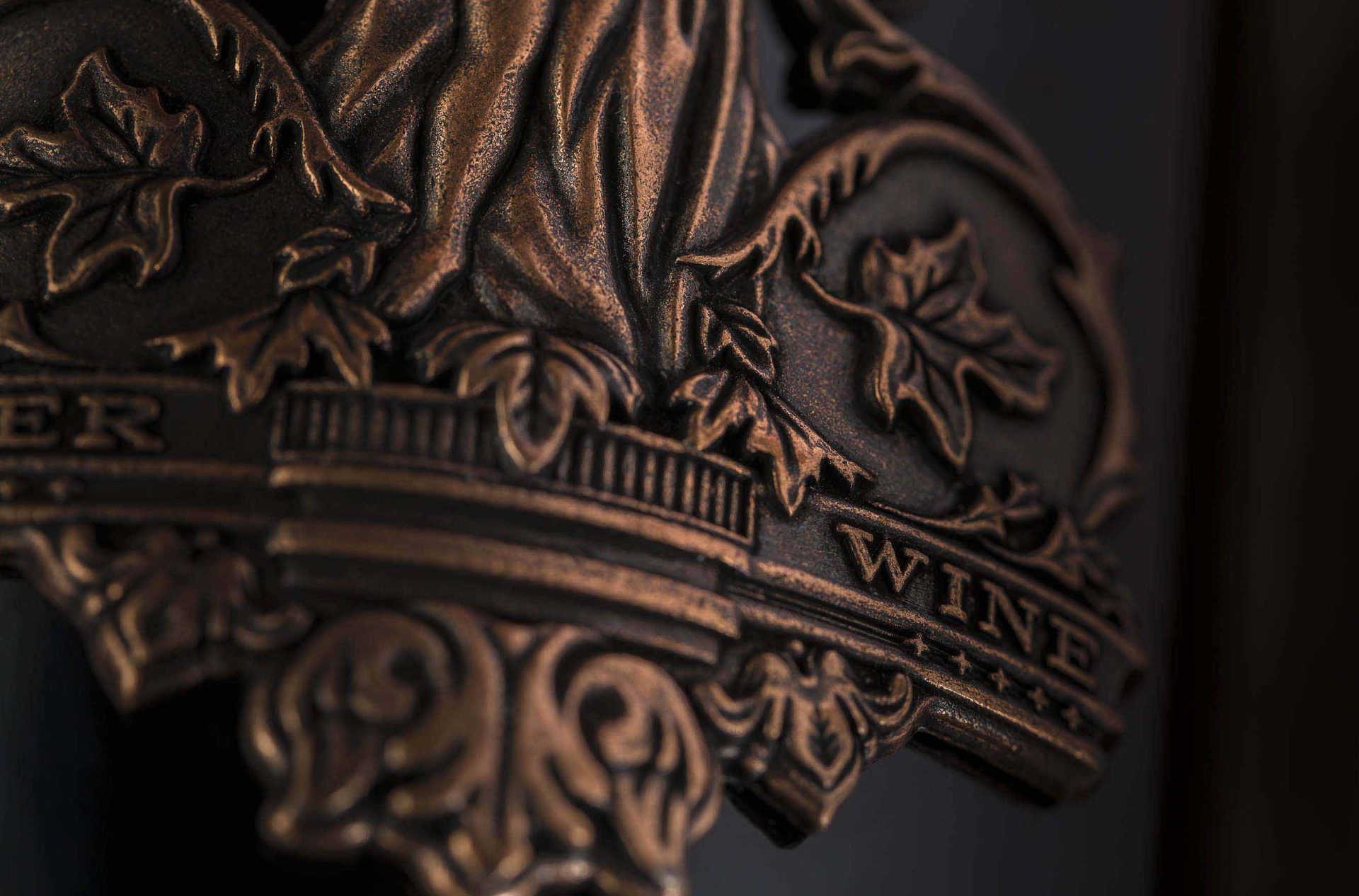 Iter Wine limited edition: Sculpted die-cast metal badge